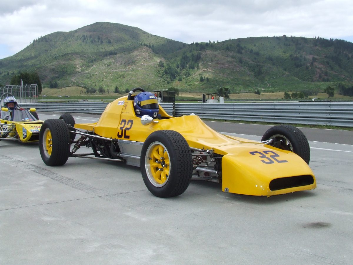 On the Grid: Taupo - Historic Formula Ford Racing